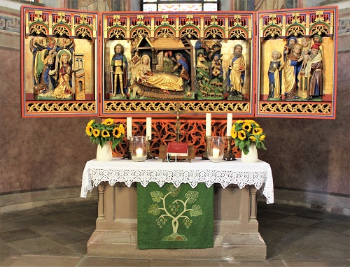 der flügelaltar aus der ersten hälfte des 15 jahrhunderts zeigt die ...